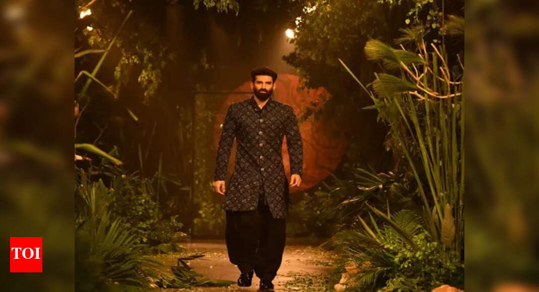 India Couture Week: Aditya Roy Kapur adds 'chaar chand' to Kunal Rawal's show, fans hail his ...