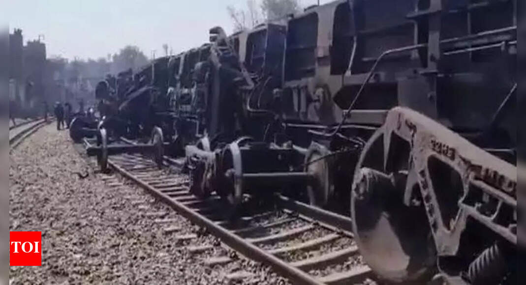 4 coaches of goods train derail near Maharashtra's Boisar railway ...