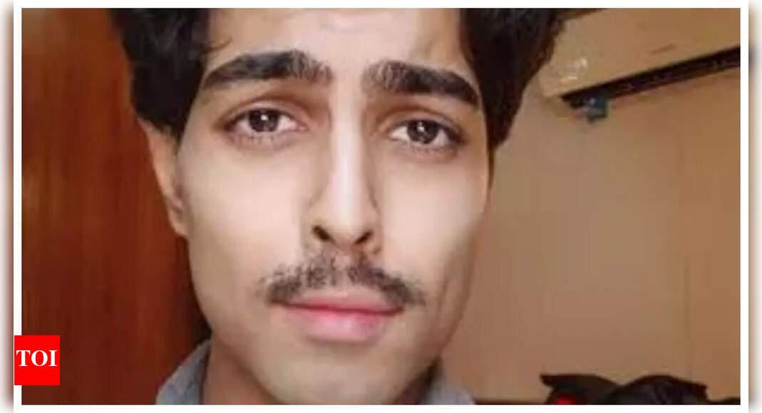 Pallav Singh More Than Just An Obscene Poet Of Mirzapur 3 Hindi Movie News Times Of India