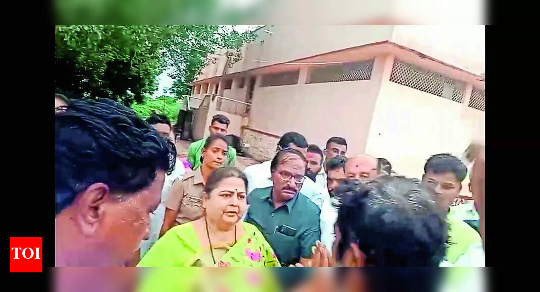 Maratha Quota: Ashok Chavan's Wife Faces Maratha Quota Anger ...