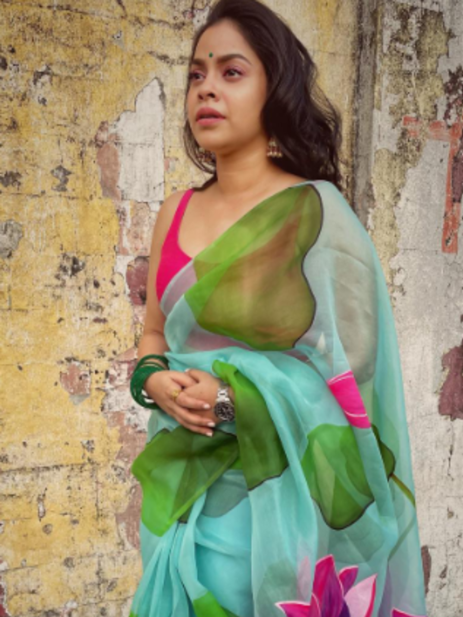 Sumona Chakravarti's top saree looks | Times of India