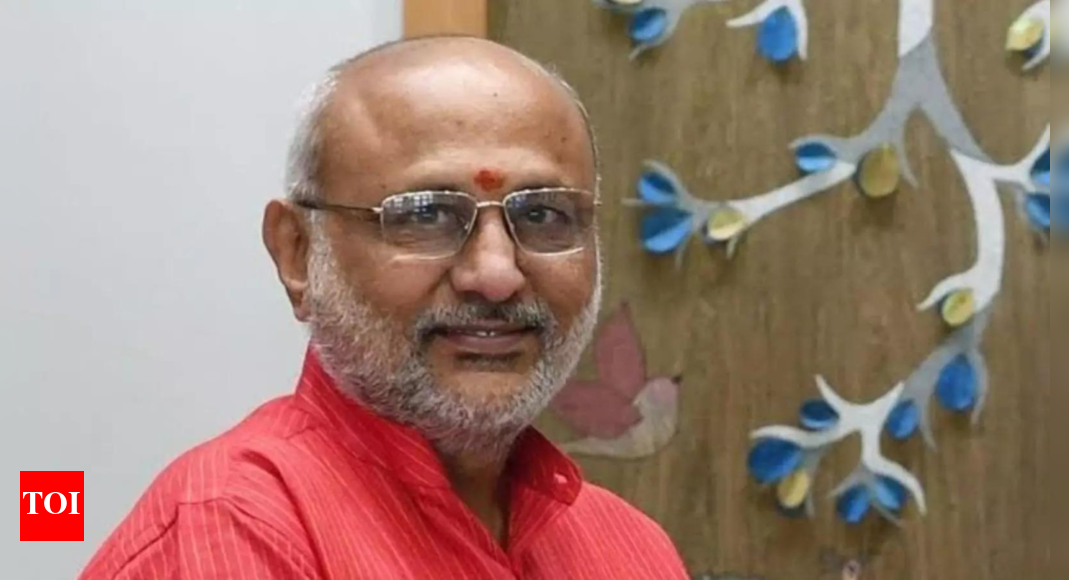 CP Radhakrishnan takes oath as Maharashtra governor | Mumbai News - Times of India