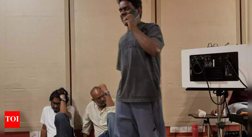 'GOAT' director Venkat Prabhu and 'Nesippaya' director Vishnuvardhan ...