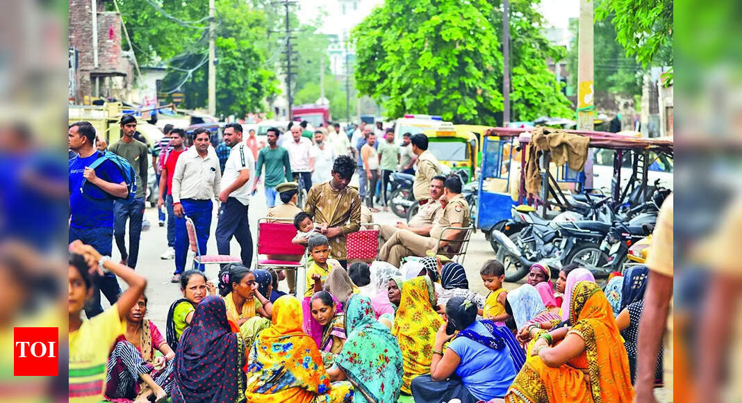 Fire: Father sacrifices life to save daughters in house fire | Noida ...