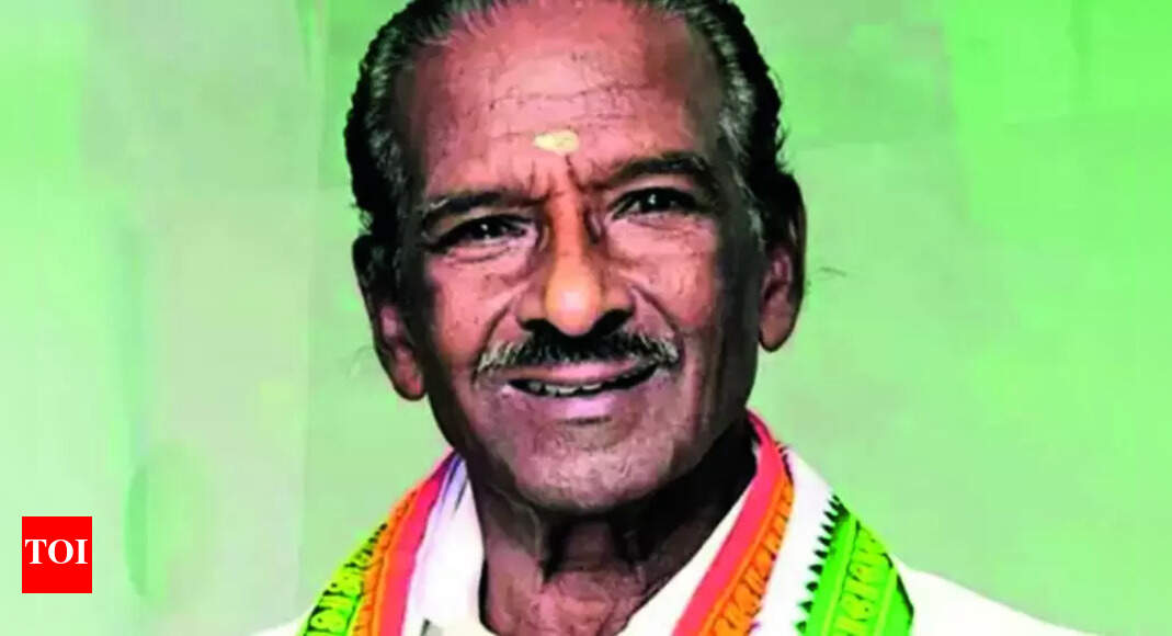 Kumari Ananthan: Kumari Ananthan awarded 'Thagaisal Tamizhar' by Tamil ...