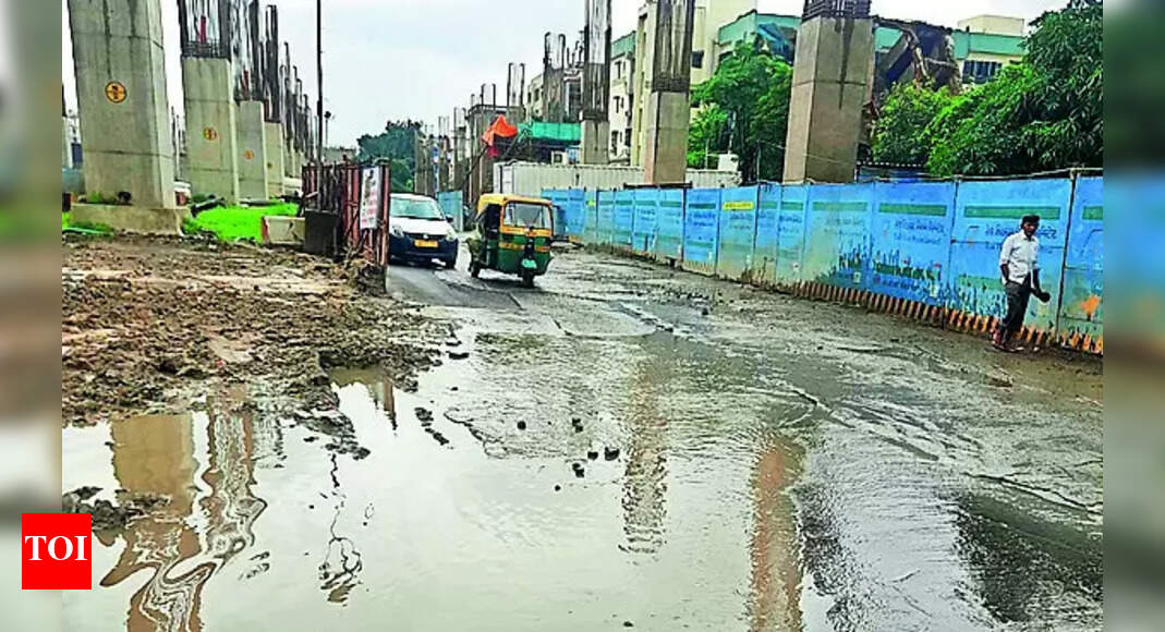 VIP Road: VIP Road Closure Due to Rain-Induced Craters | Kolkata News ...