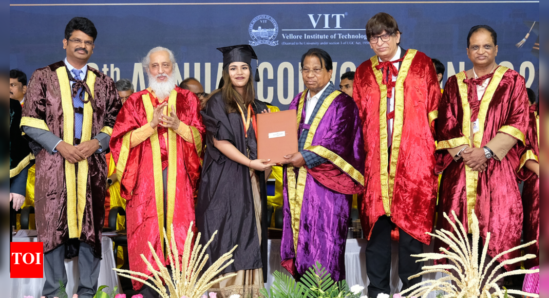 VIT celebrates 39th convocation: 8,205 students and 357 research ...