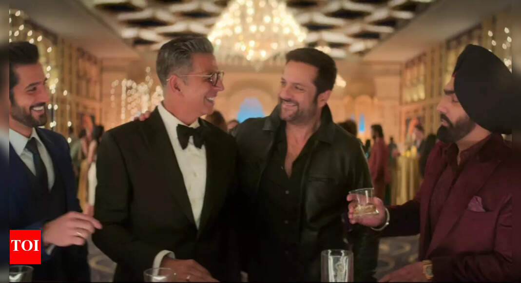 Akshay Kumar and Fardeen Khan reunite after 14 years in 'Khel Khel Mein ...