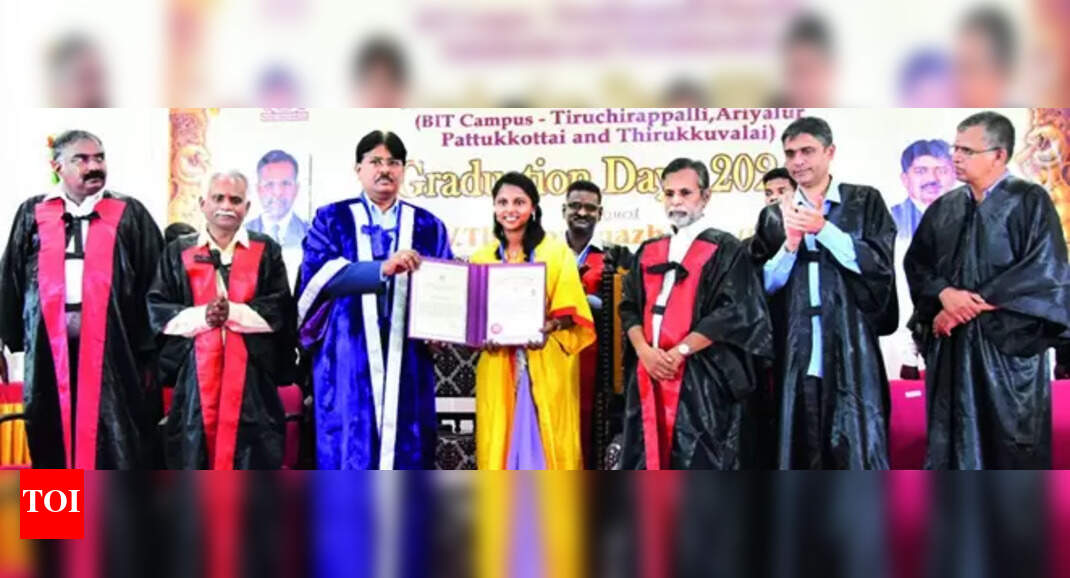 Anna University: Anna University Graduation Day 2022: 1,085 Students ...