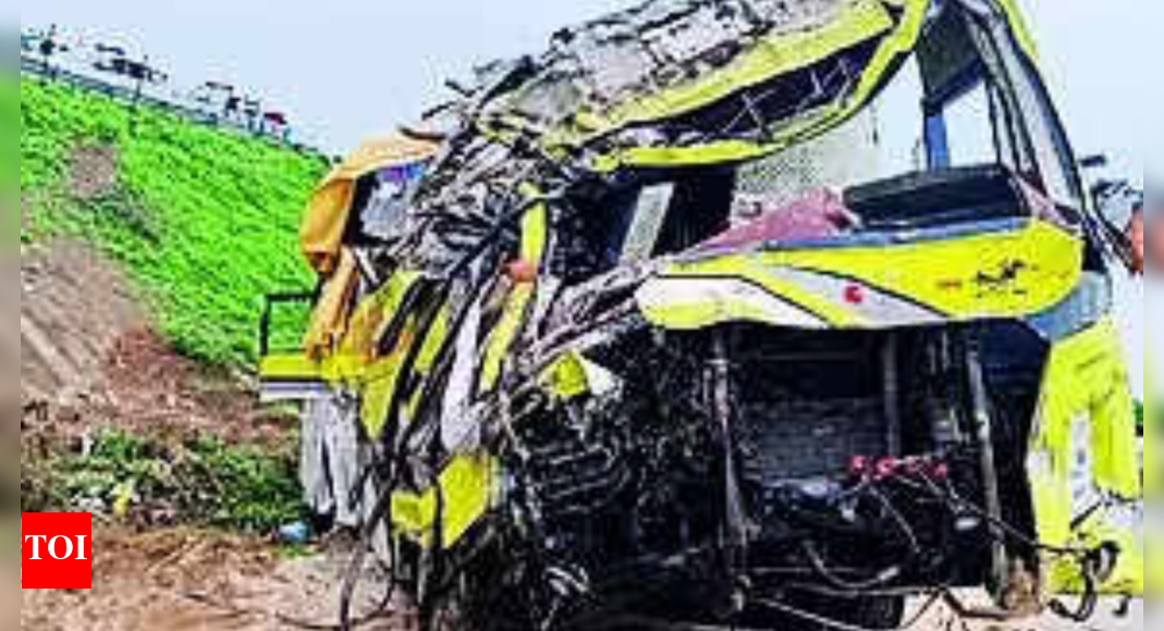 7 killed, 25 hurt as bus hits car on Lucknow-Agra expressway in Etawah ...