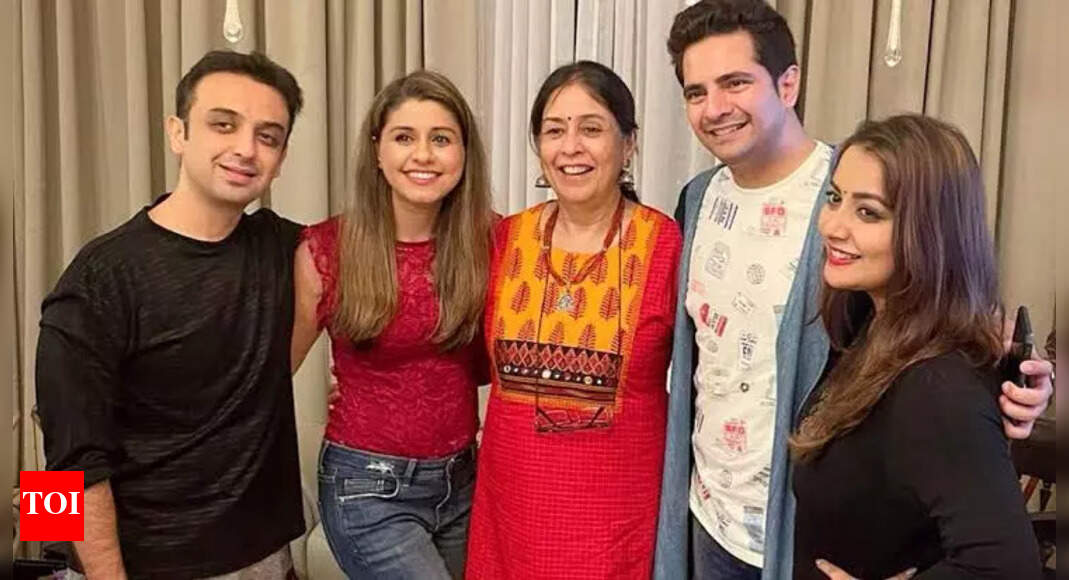 The OG cast of Yeh Rishta Kya Kehlata Hai Karan Mehra, Sonali Verma and others reunite; share ...