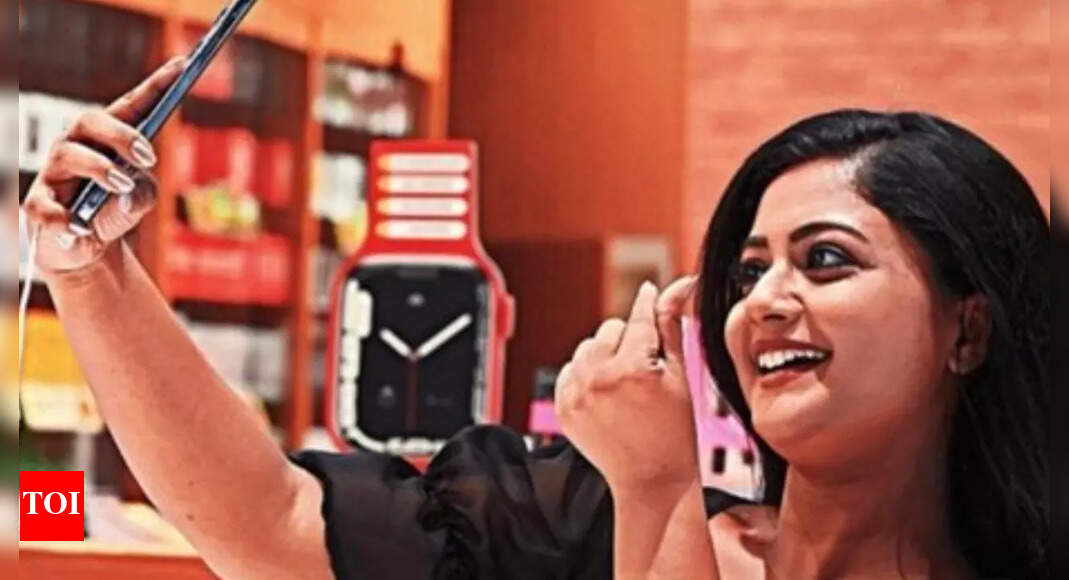 My ﬁrst expensive buy was a mobile phone: Gomathi Priya | Tamil Movie ...