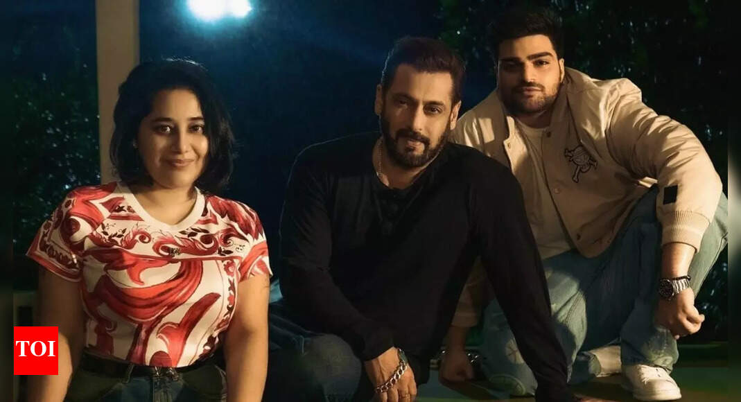 Salman Khan strikes a pose with nephew Ayaan Agnihotri and Payal Dev from the set of 'Party ...