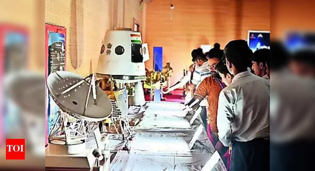 Isro Scientist: ISRO scientist emphasizes learning from failures and ...