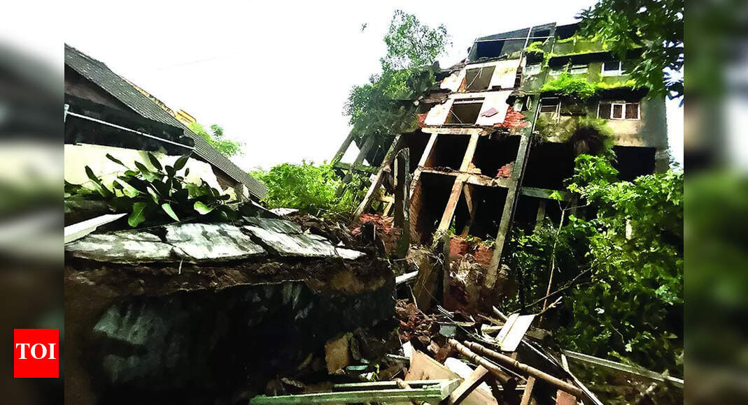 Abandoned St Inez building collapses in Panaji: CCP begins demolition ...