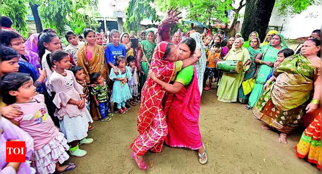 Women Empowerment: Lucknow Hapa Women Wrestlers Preserve 200-Year-Old ...