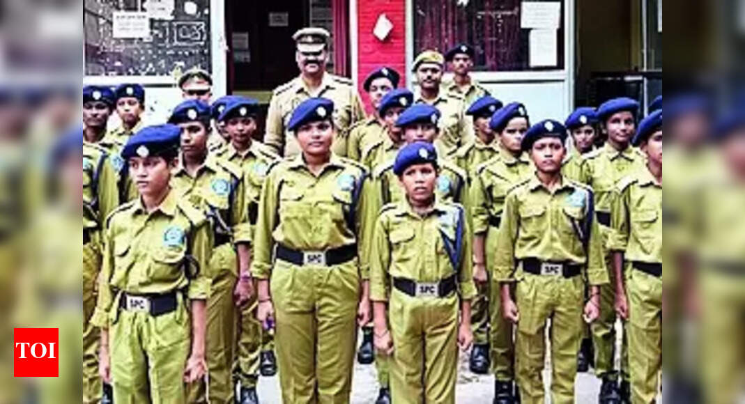 Kids: Kids Experience a Day as Police Officers in Lucknow | Lucknow ...