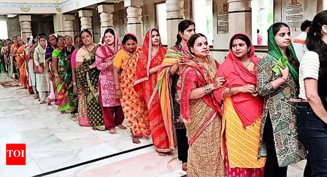 Admin gears up to deal with devotees' rush at KV temple | Varanasi News ...