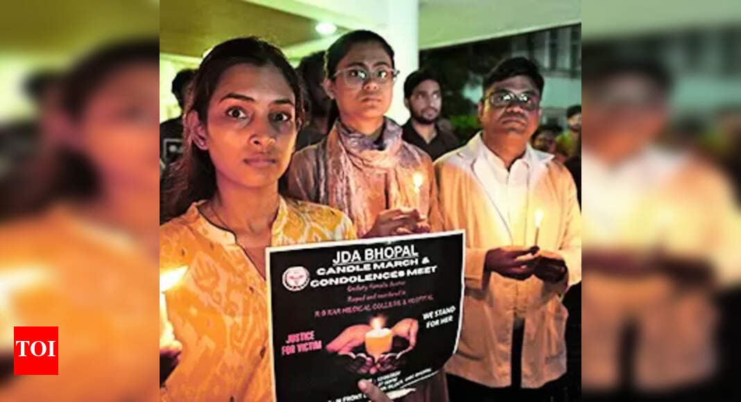 Doctor Protest: Doctors protest at Gandhi Medical College | Bhopal News ...