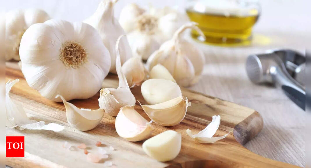 9 Unbelievable garlic remedies no one told you about - Times of India