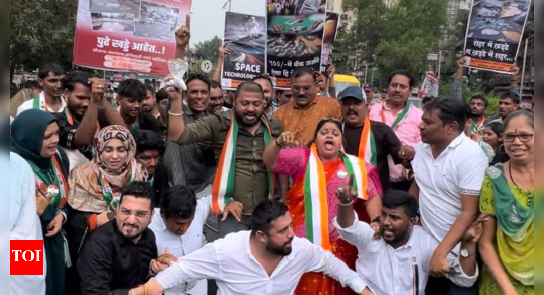 Congress workers blocked Shahad bridge on National Highway to protest ...