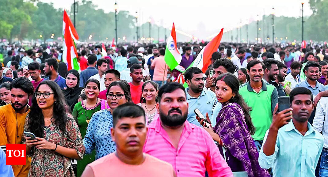 India Gate: Traffic chaos around India Gate on Independence Day | Delhi ...