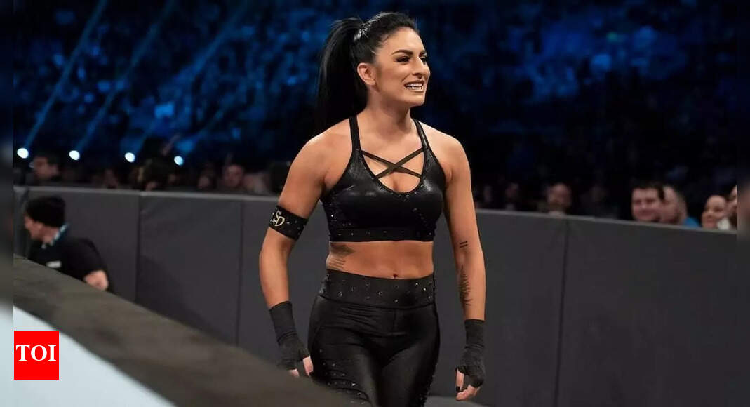 Sonya Deville suffers wardrobe malfunction before her segment on WWE ...