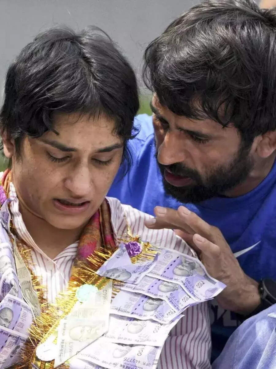 Vinesh Phogat greeted with love upon return from Olympics setback ...