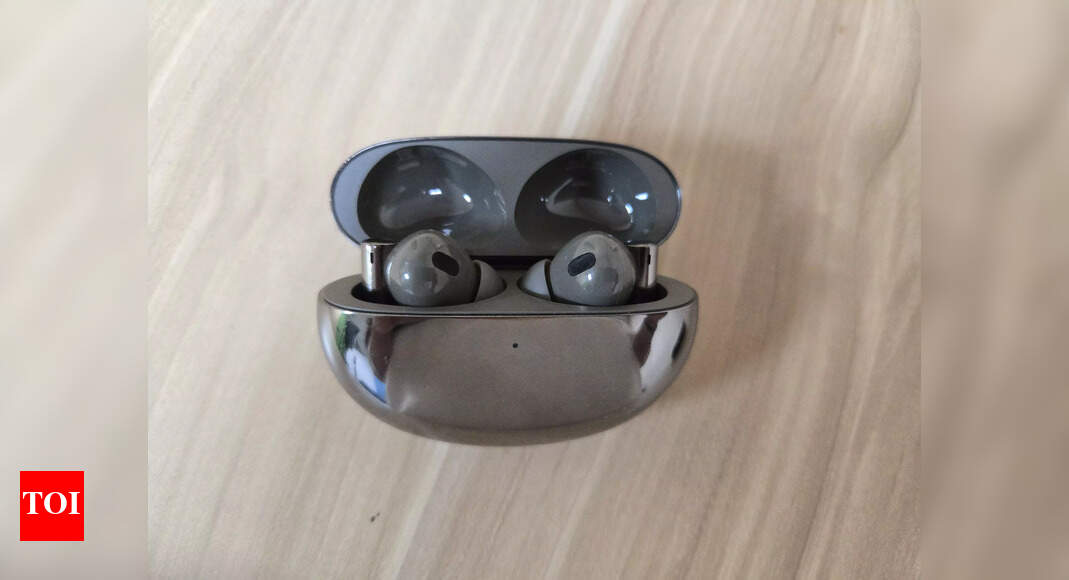 Realme Buds Air 6 Pro review: A worthy competitor with hatke design ...