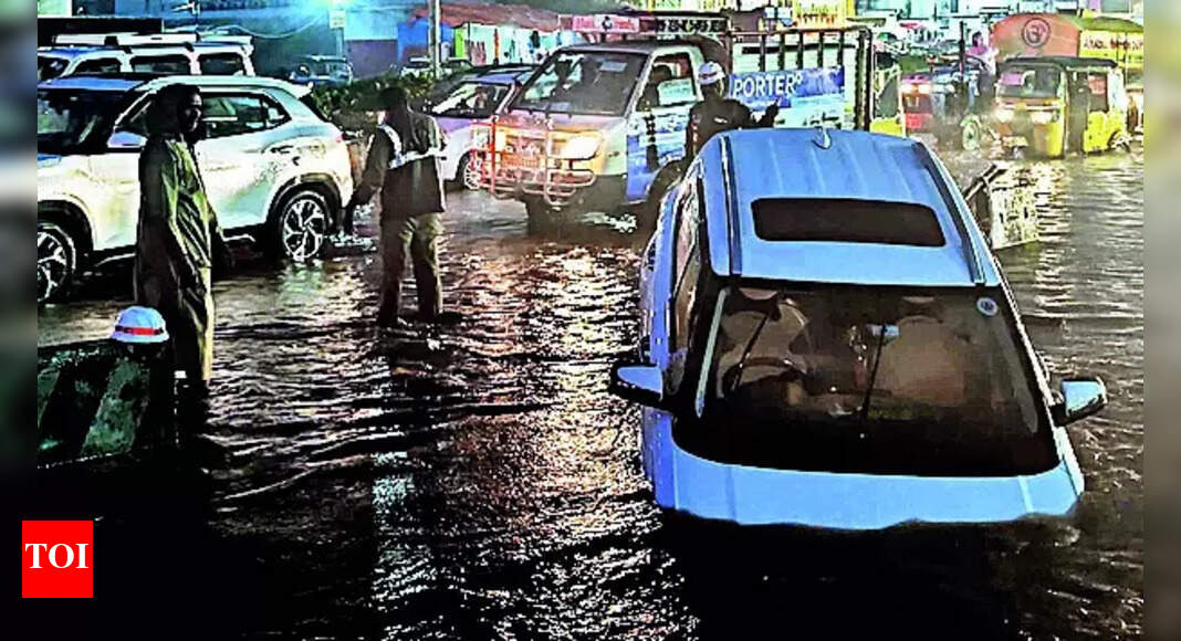 Car Falls Trench: Car falls into trench during heavy rain, 3 kids among ...