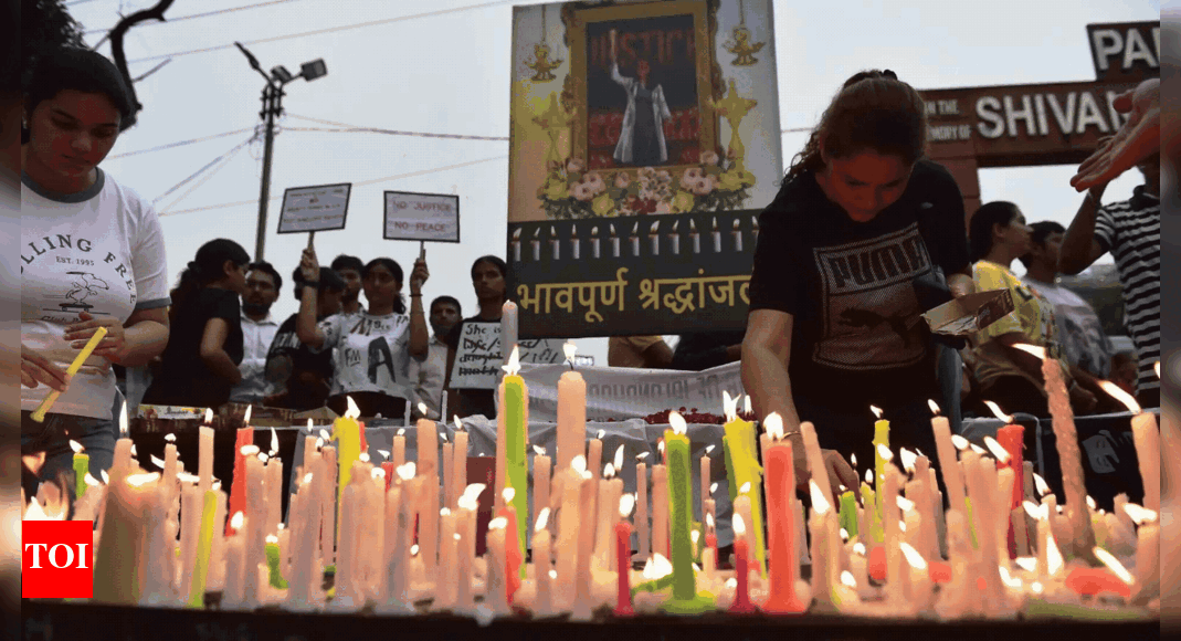 Kolkata doctor murder-rape: Doctors continue protest at RG Kar Medical ...