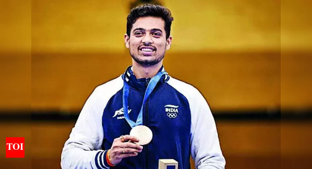 Swapnil Kusale: Olympic bronze medalist Swapnil Kusale receives hero's ...