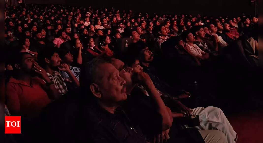 Makers of ‘Devadoothan’ watch the film during its re-release; call the ...