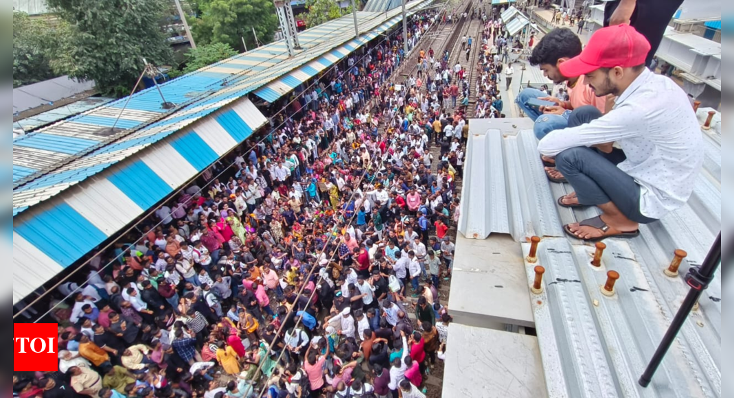 Rail roko protest at Badlapur station causes diversion of 10 outstation ...