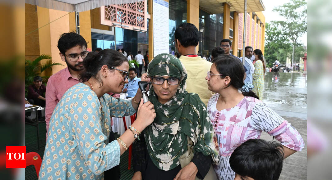 Junior Doctors: Junior doctors protest at GMC Bhopal in response to Kol ...