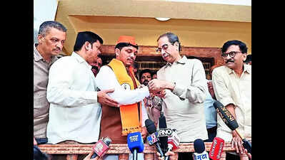 Ravi Landge: Former BJP corporator Ravi Landge joins Shiv Sena (UBT) in ...