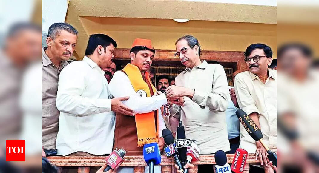 Ravi Landge: Former BJP corporator Ravi Landge joins Shiv Sena (UBT) in ...