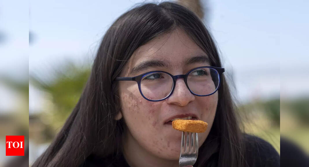 Myth or reality: Does eating junk food cause pimples? - Times of India