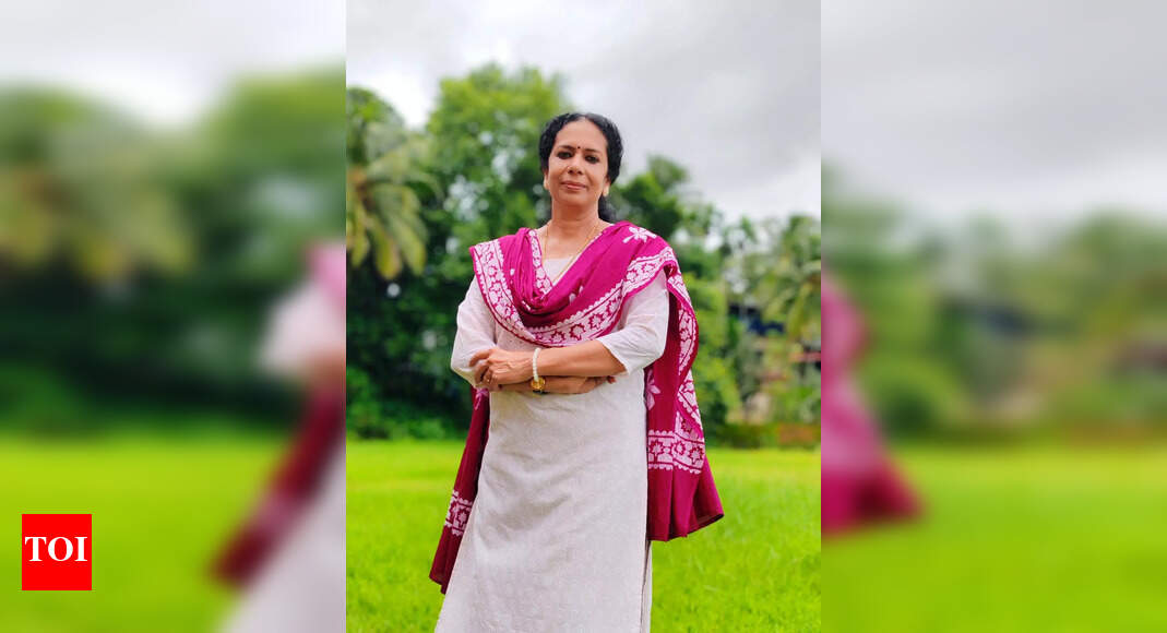 I still can't believe I've won an award alongside Urvashi chechi: Beena ...