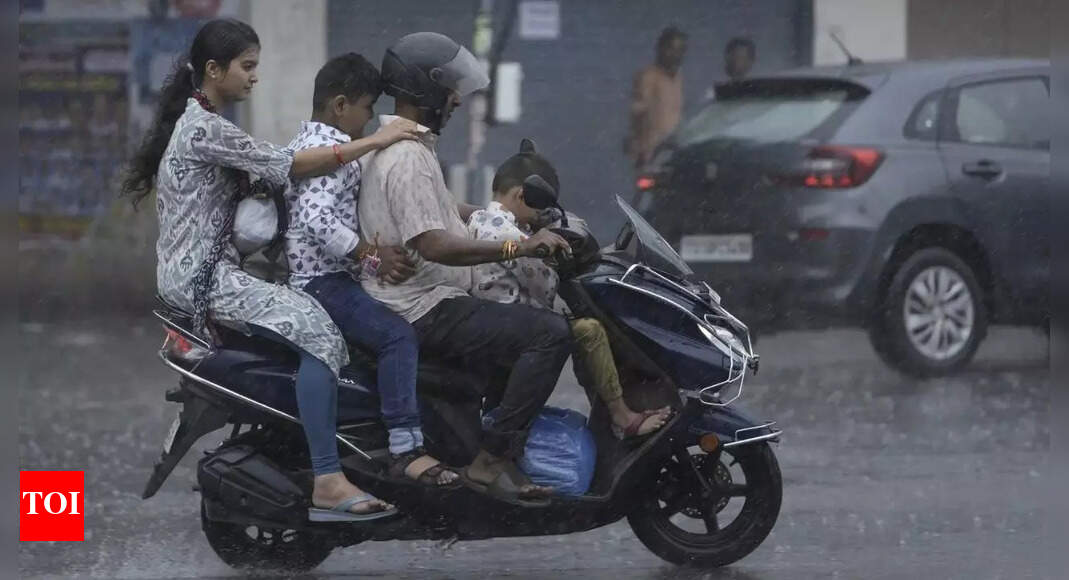 Monsoon Activity: Mumbai rain: IMD issues 'Yellow' alert for city ...
