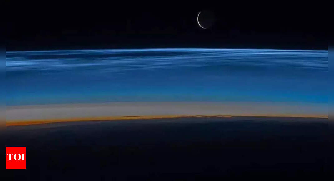 NASA astronaut captures stunning moonset over the Pacific; reactions ...