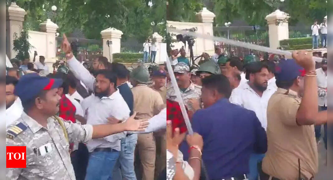 Shiv Sena (UBT) - BJP workers clash outside hotel hosting Aaditya Thackeray in Maharashtra's ...