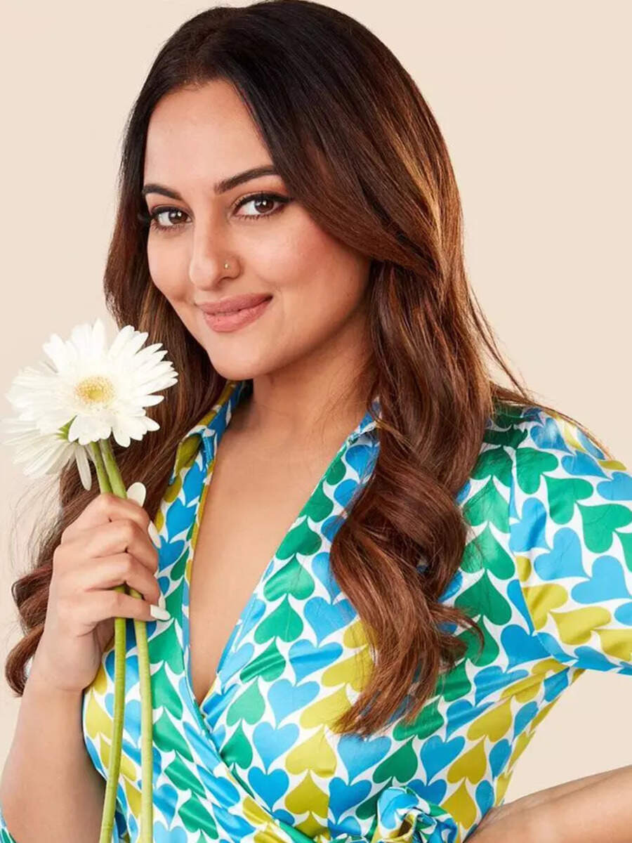 Sonakshi Sinha effortlessly showcases flawless hair every time | Times ...