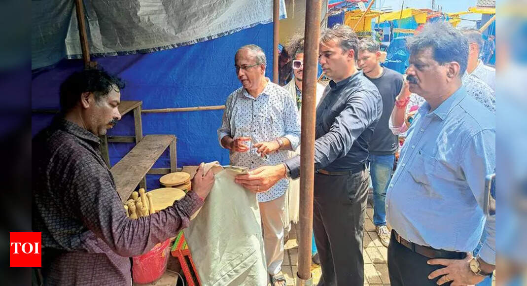 Going green: CCP kicks off cloth bag initiative to cut plastic waste ...