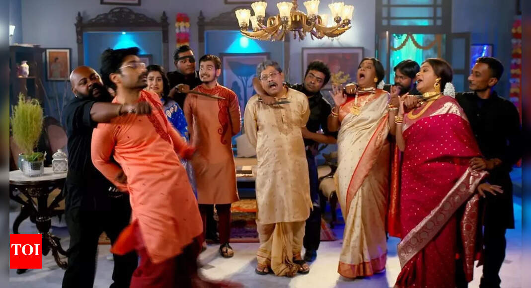 Mala Bodol: Mullick residence is attacked by the dacoits - Times of India