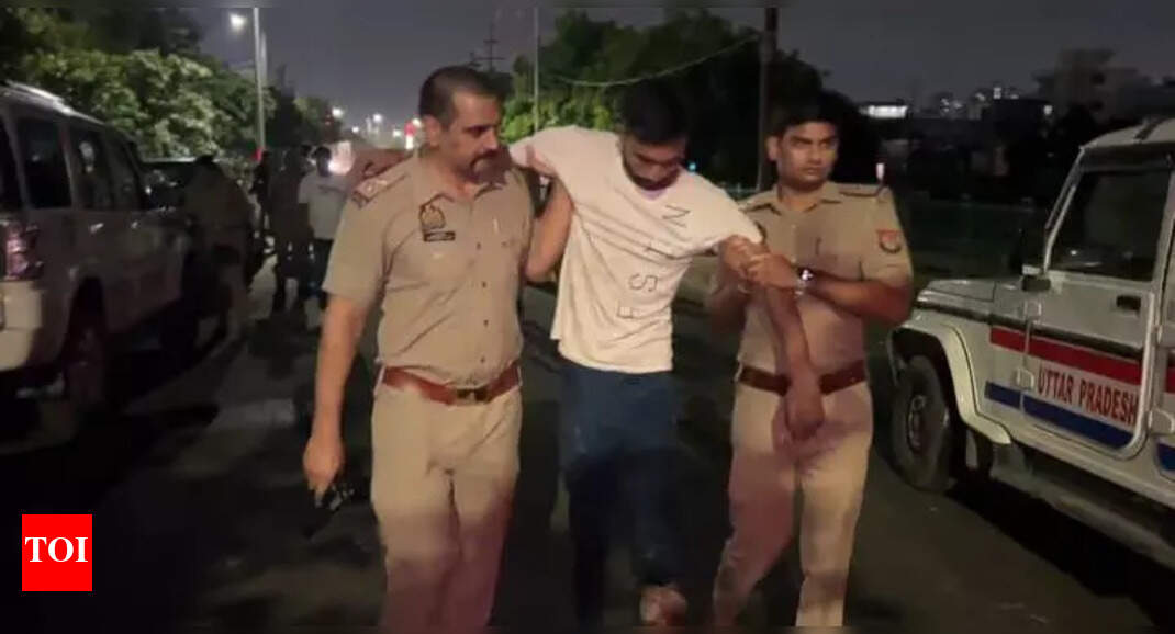Mobile Snatching Gang: 4 of mobile snatching gang held, 3 injured in ...