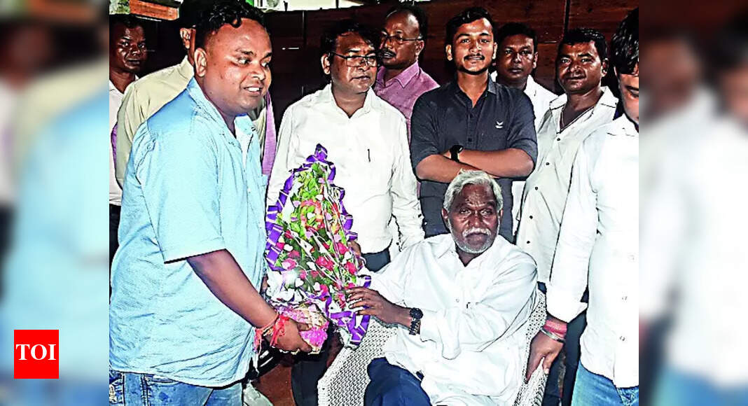 Champai Soren: Champai Soren Resigns from JMM, Plans to Join BJP on August 30 | Ranchi News ...