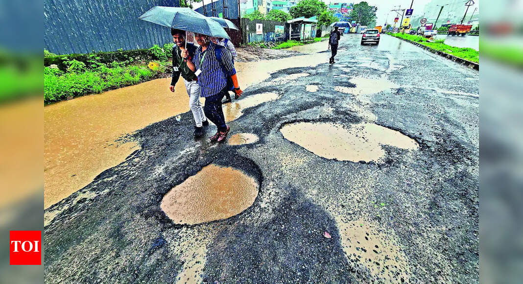 PWD App: PWD app to tackle pothole menace on state highways | Pune News ...