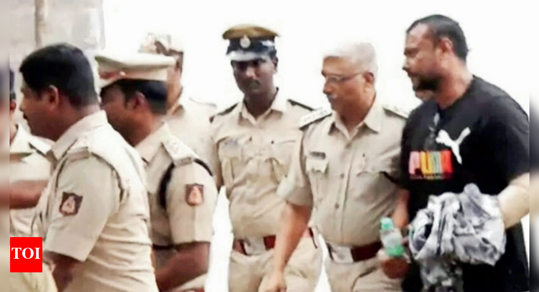 Darshan: Fans line up Ballari roads to cheer actor Darshan en route to ...