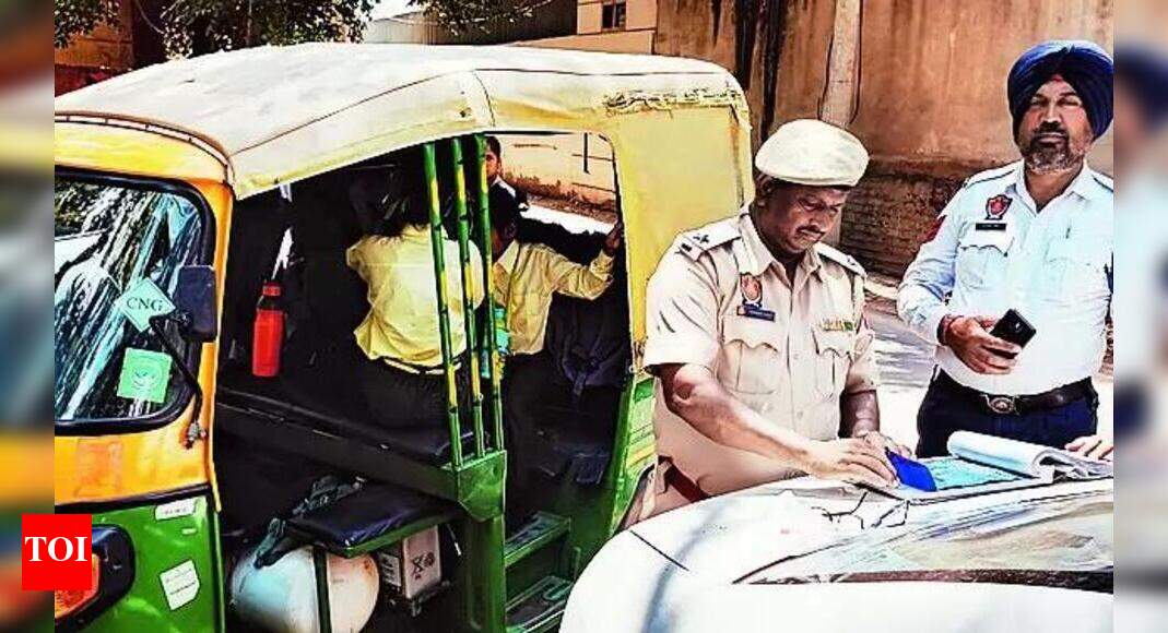 'Collected Rs 84 lakh': Gurgaon auto and E-rickshaw drivers fined for ...